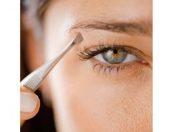 How to Tweeze your Own Eyebrows – Step by Step Easy Tutorial