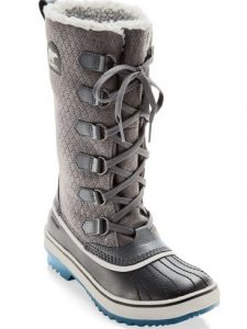 Fashionable Snow Boots For Women To Wear When Going To The Snowy Climes