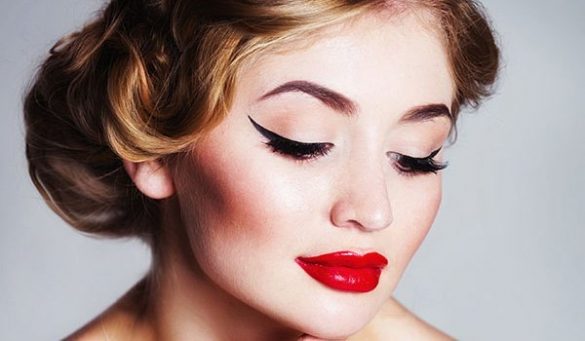 Retro Eye Makeup: Use Liquid Eyeliner To Master The Vintage Look