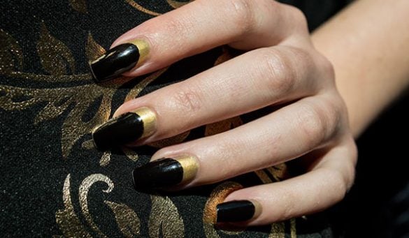 Reverse French Manicure: The Hottest Thing Among The Paparazzi