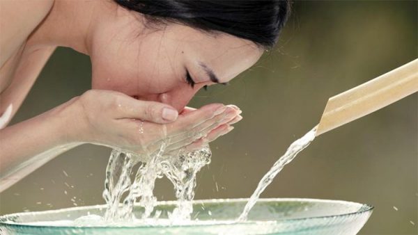 10 Best Ways To Get Rid Of Lip Pimples Fast