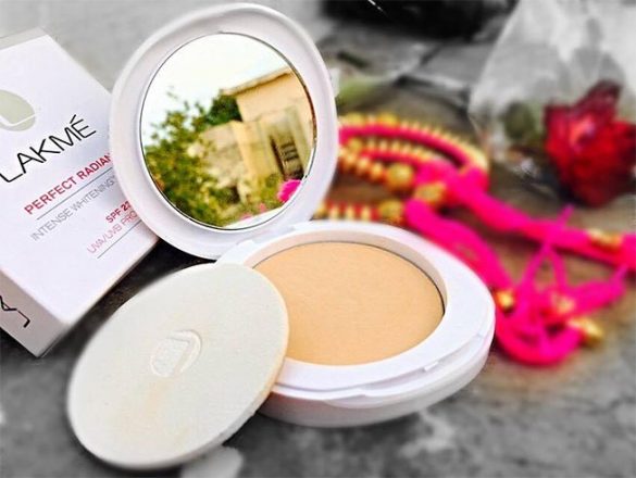 A Low-Down On Lakme Compact Powder And How To Use It For Each Skin Type!