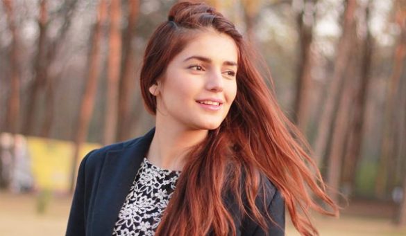 Momina Mustehsan Age, Height, Weight, Engagement, Husband, Wiki and ...