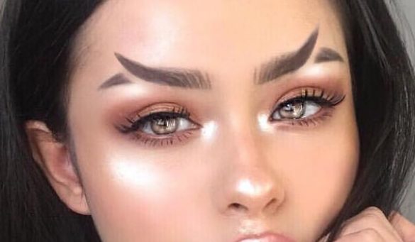 Strangest And Wackiest Beauty Trend Of Instagram: Fishtail Eyebrows
